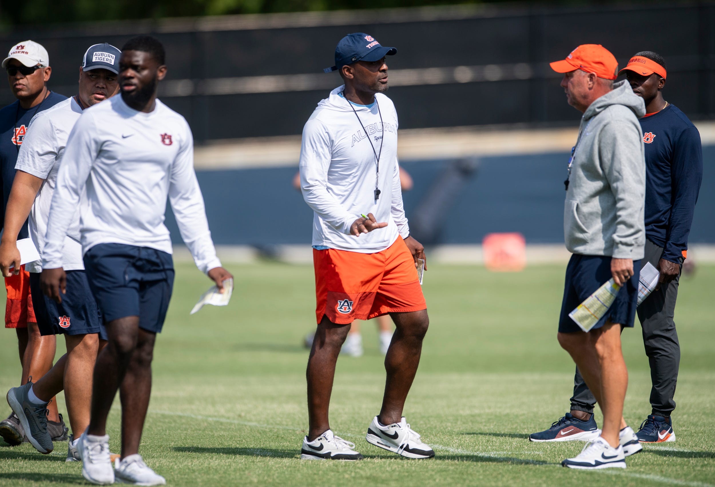 Alabama to hire Auburn OC Derrick Nix as new WRs coach