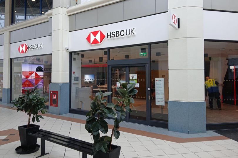 HSBC issues apology as thousands of customers unable to access online ...