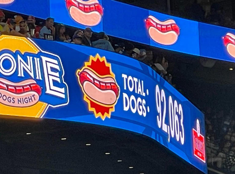 Blue Jays fans set terrifying new hot dog record