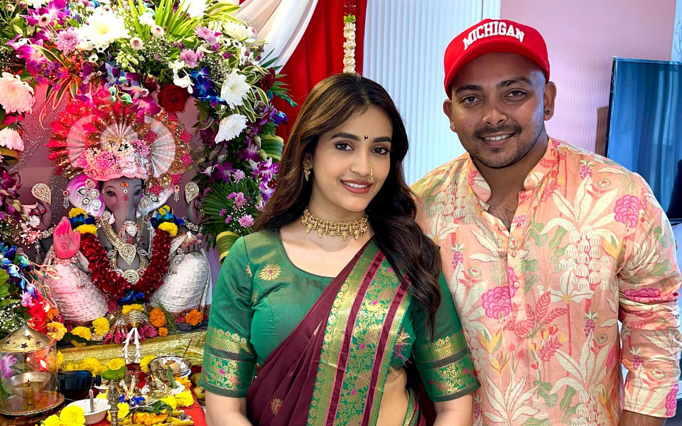 Prithvi Shaw celebrates Ganesh Chaturthi with rumoured girlfriend ...