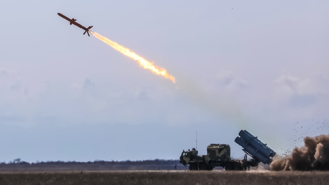 Ukraine’s New Flamingo FP-5 Jet-Powered Cruise Missile Won’t Win the War