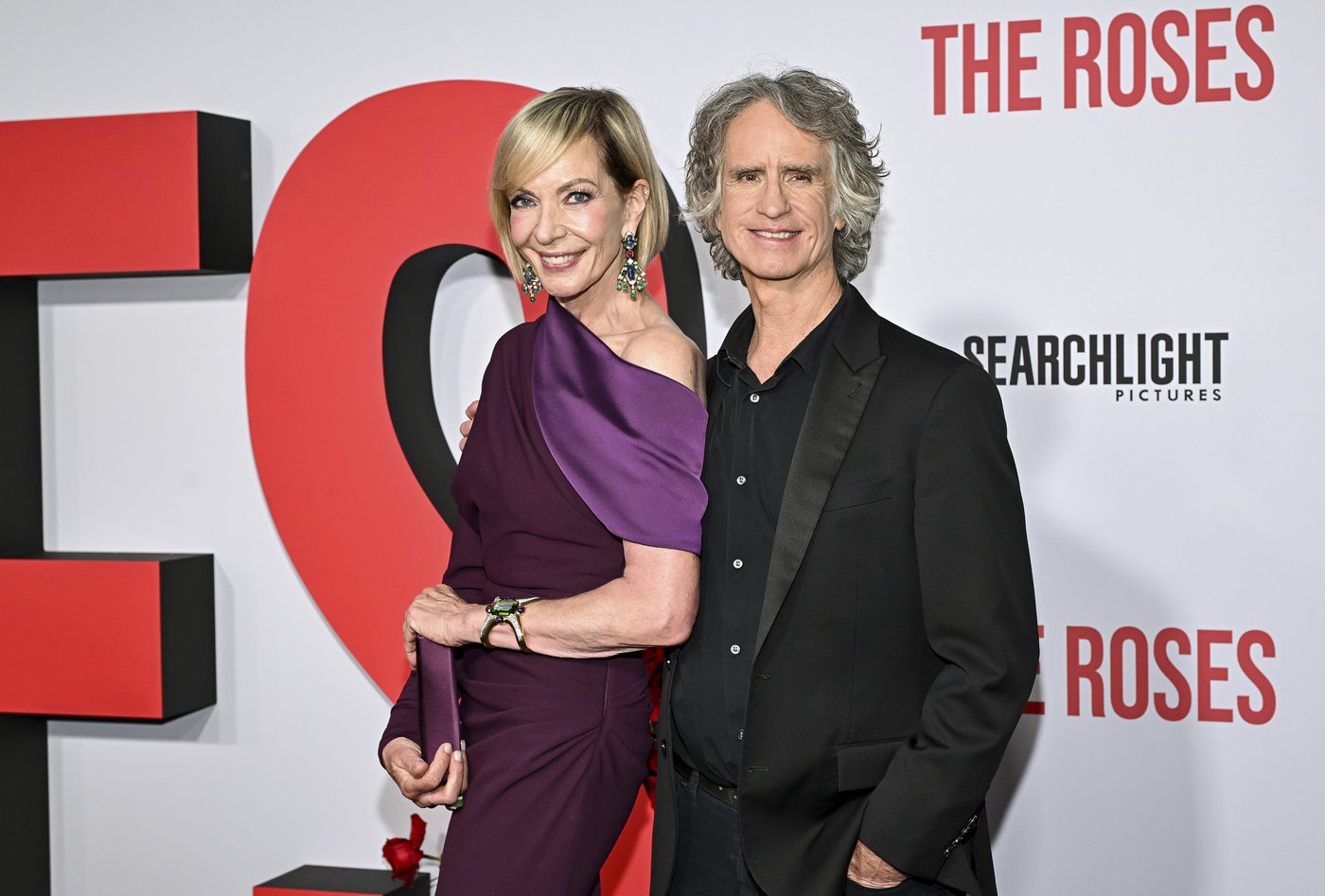 Movie Review: In 'The Roses,' Benedict Cumberbatch and Olivia Colman ...