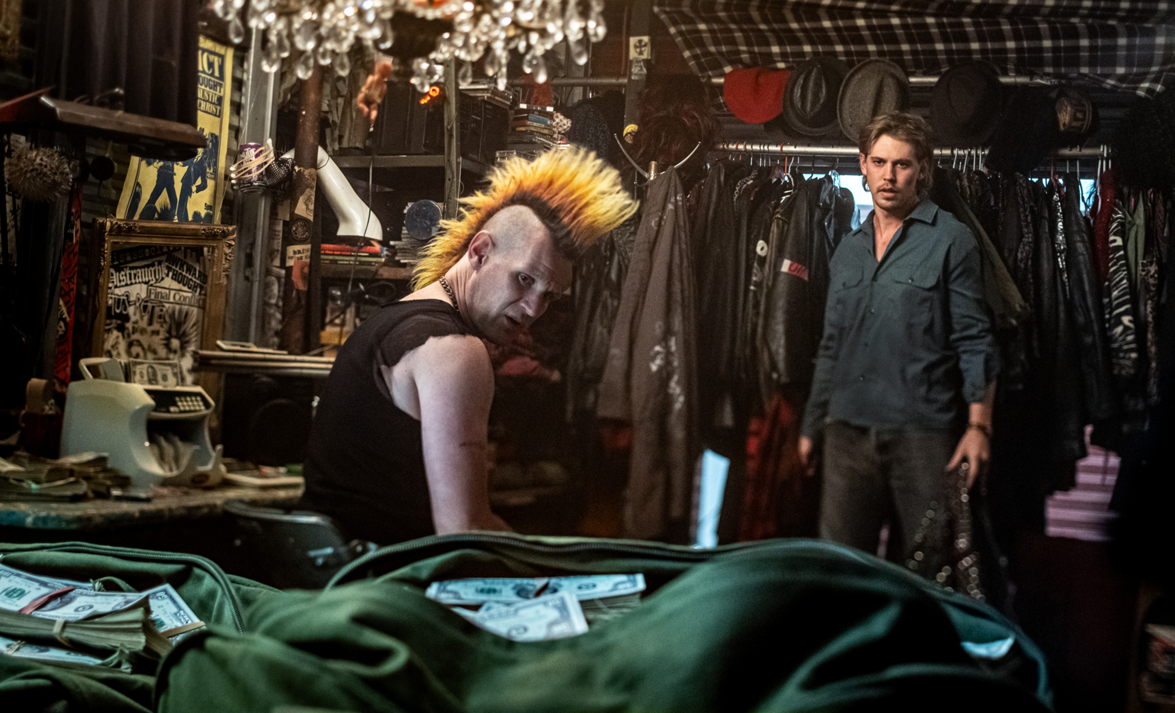 Movie review: Austin Butler shines in Darren Aronofsky's crime caper ...