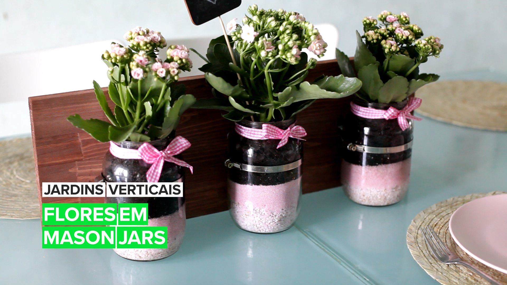 Jardins Verticais: Flores em Mason Jars