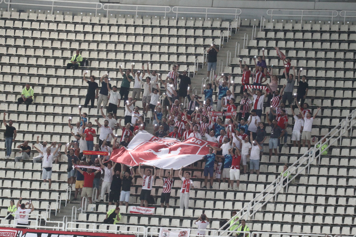Σαμσουνσπόρ: Η UEFA έβαλε «STOP» σε πανό των Τούρκων οπαδών για τον ...