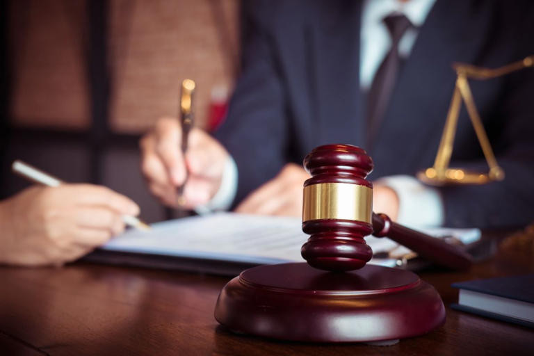 Padres demandan a ChatGPT por el suicidio de su hijo y exigen justicia