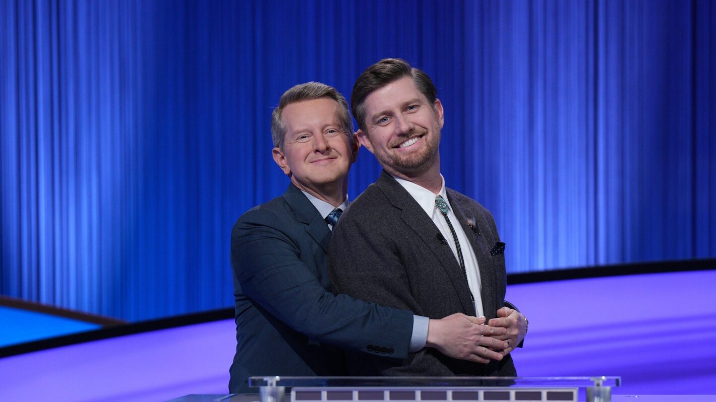 ‘Jeopardy!’: See Ken Jennings Goof Off With Contestants in Cute Promo ...