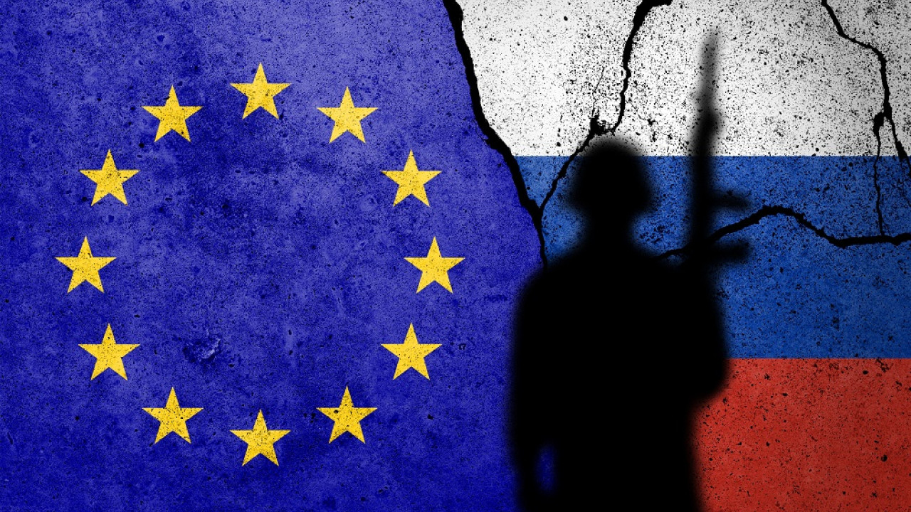 Bloomberg: Η ΕΕ εξετάζει δευτερογενείς κυρώσεις για να χτυπήσει την ...