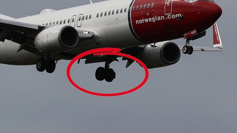 Terror on Boeing 737 as plane explosion forces pilots to make ‘hard ...