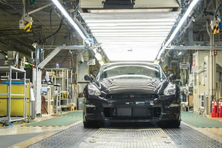 Nissan R35 GT-R 'Godzilla' Retires After 18 Years, Final Unit Rolls Off ...