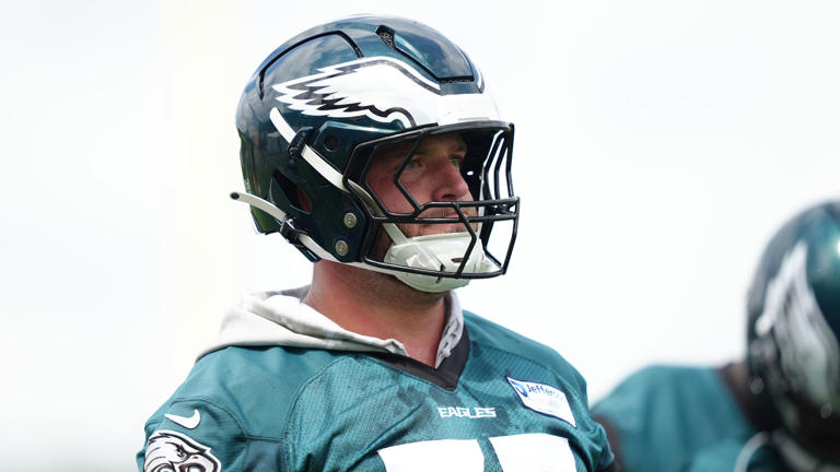 Eagles reportedly open up roster spot with late cut of former draft pick
