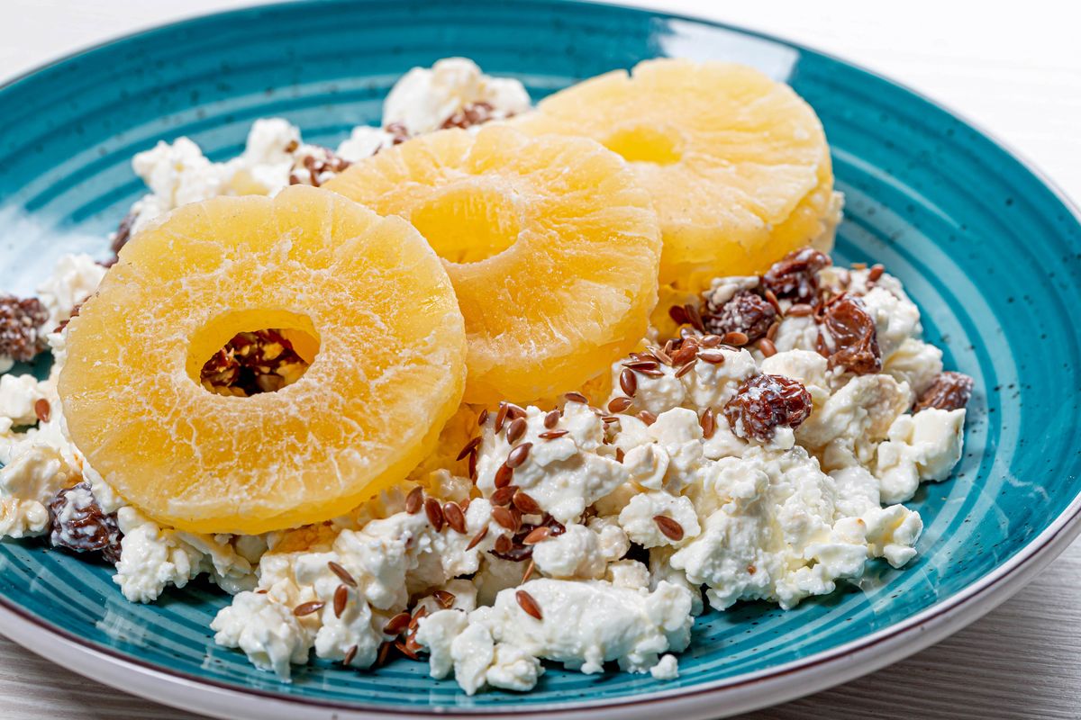 The surprising fruit you should always eat with cottage cheese