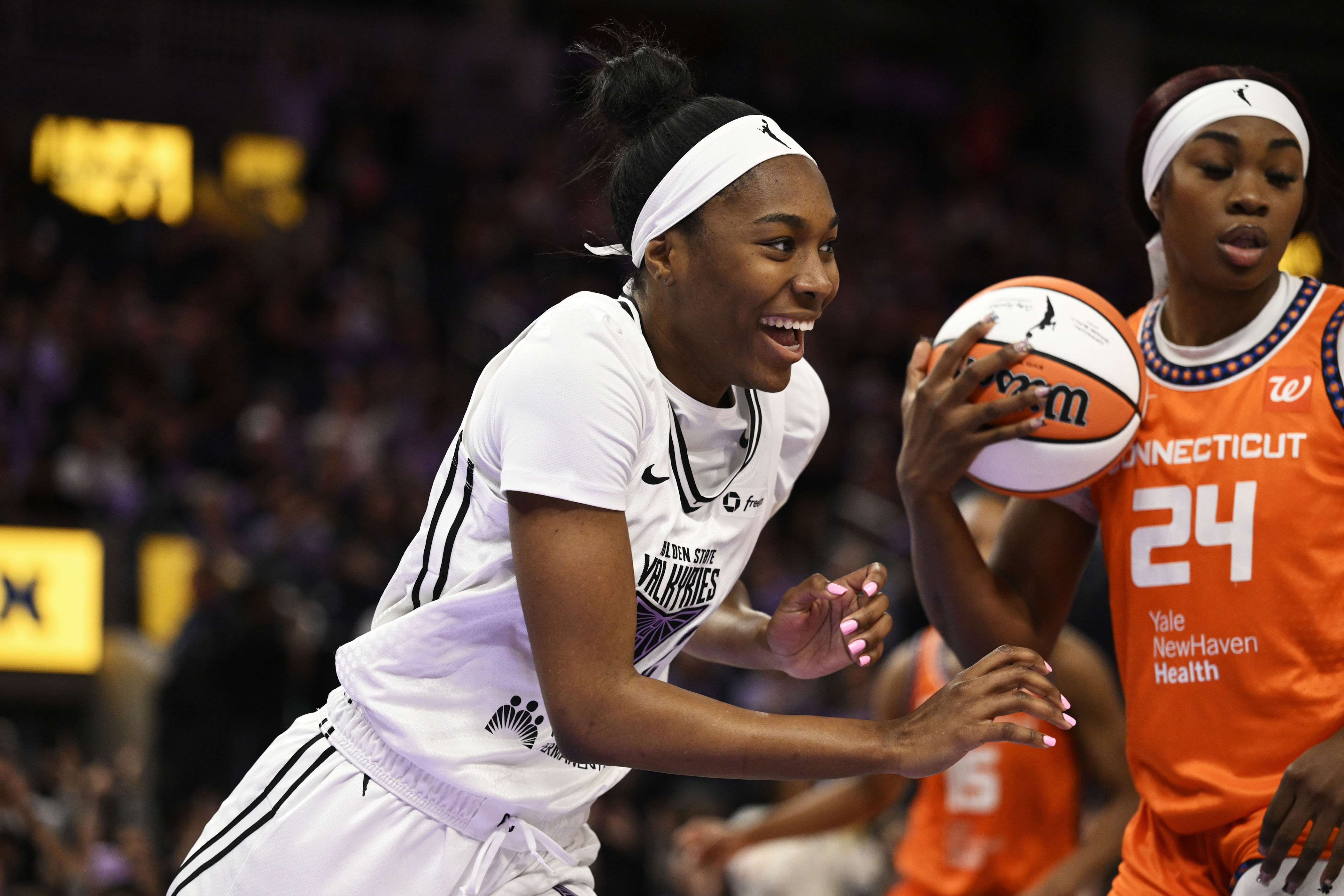 Golden State Valkyries sign former South Carolina star