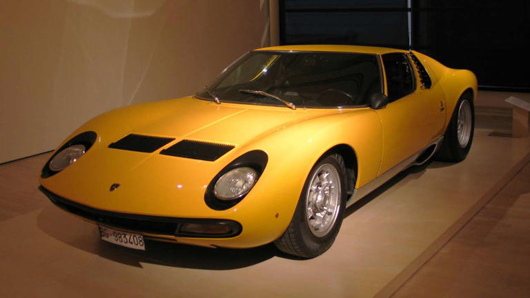 7 Italian sports cars that defined speed