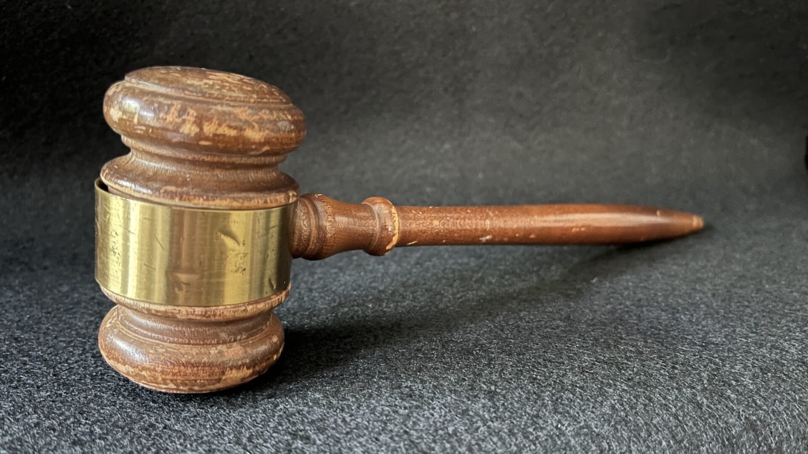 Judge rules Fulton County commissioners in contempt of court order