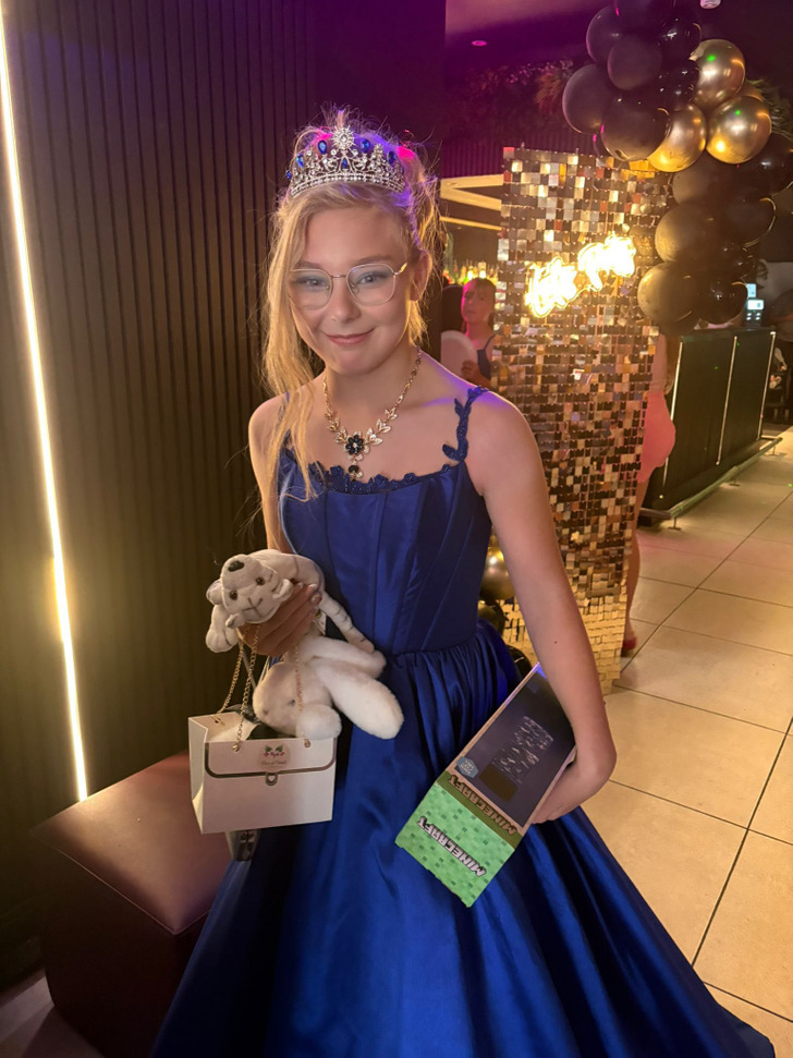 Girl, 11, Leaves Prom in Tears After Her Dress Is Cruelly Torn ...