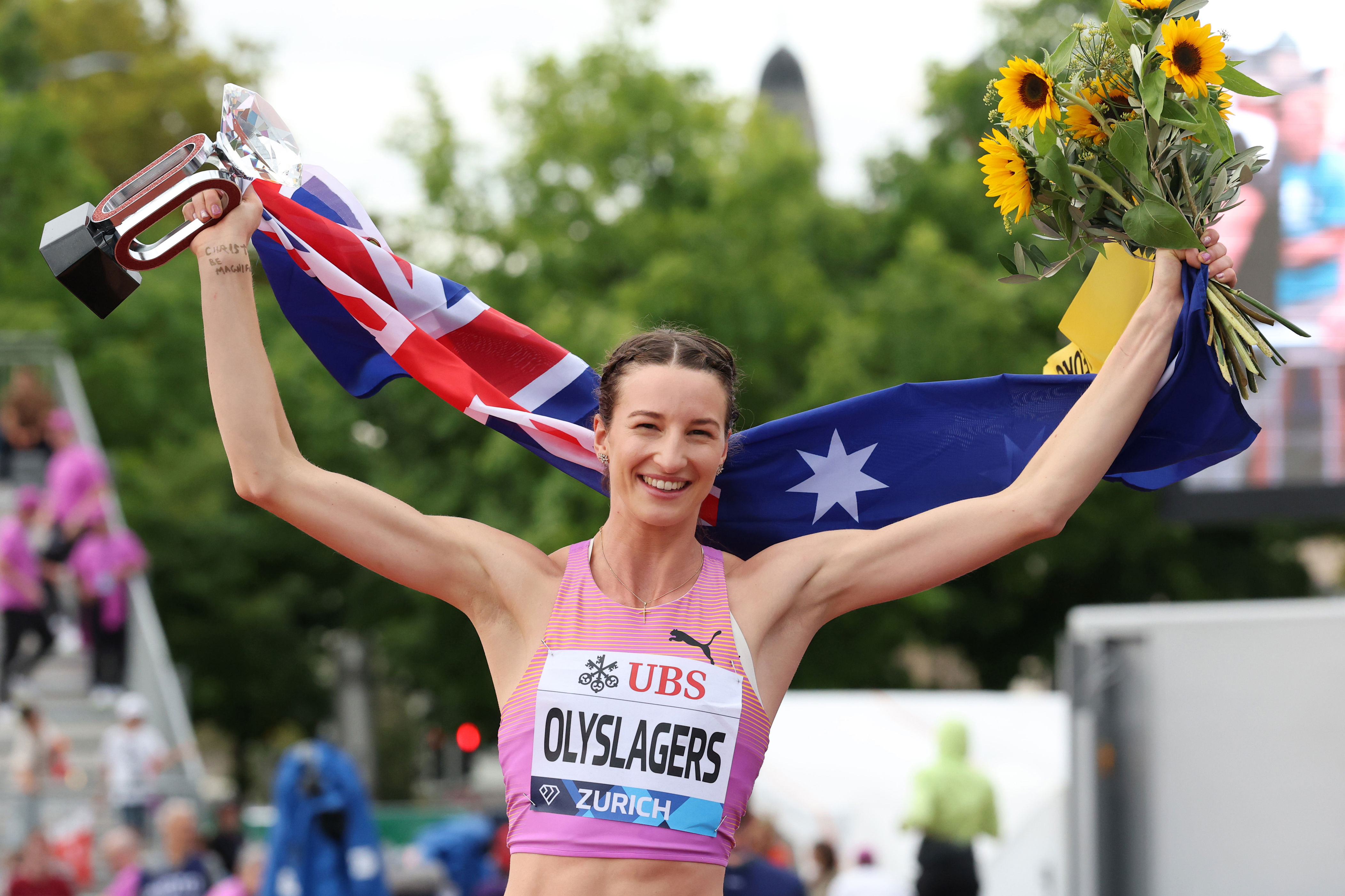 Aussie star breaks record, crowned champ to earn $50k pay day