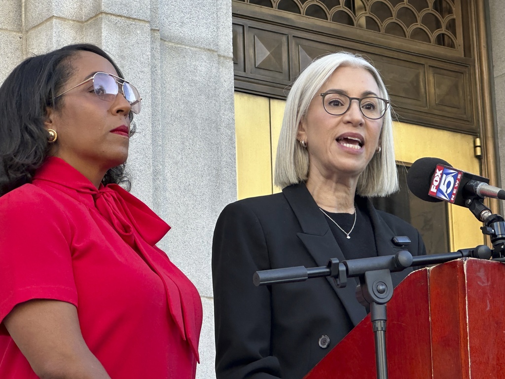 Judge rules Fulton County commissioners in contempt of court order