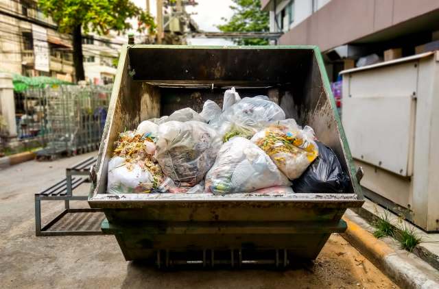 Dumpster diver comes across disturbing scene outside local grocery ...