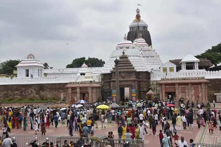 Bengal man detained for taking hidden camera inside Puri temple