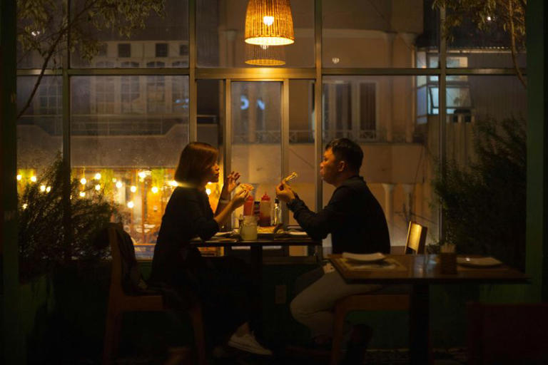 7 Awkward Things People Do on First Dates That Are Actually Cringe