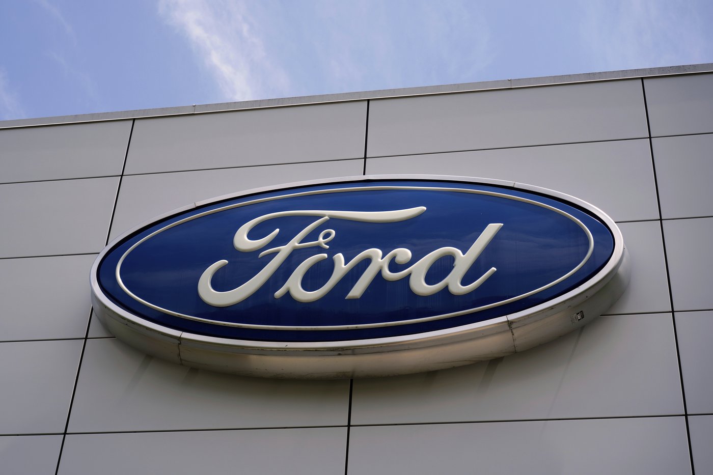 Ford recalls more than 355,000 pickup trucks over instrument display ...