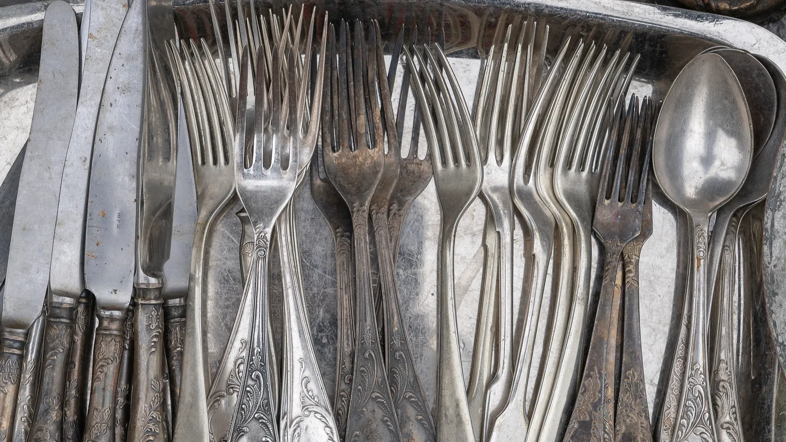 Expert tips for cleaning tarnished silver