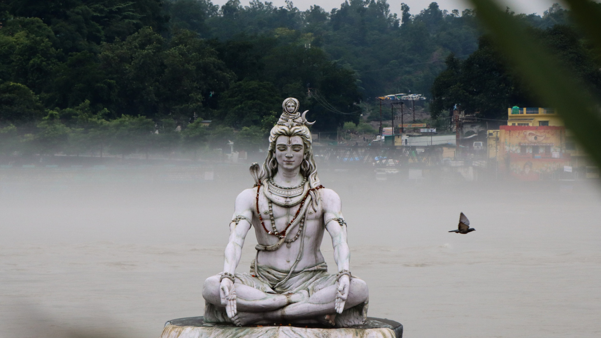 Who are the 33 Hindu deities of the Vedas?