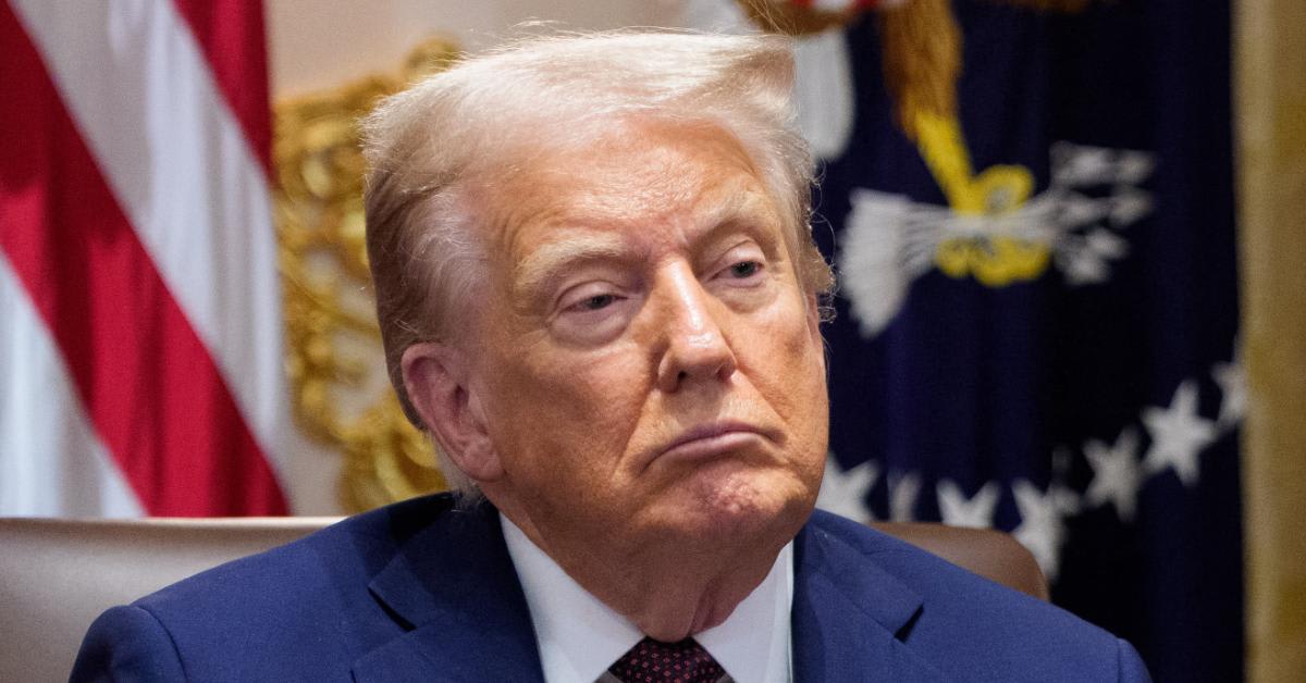 Donald Trump Hides His Bruised Hands Under Table During Cabinet Meeting ...