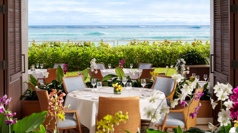 The 14 Best Restaurants On The Waikiki Waterfront
