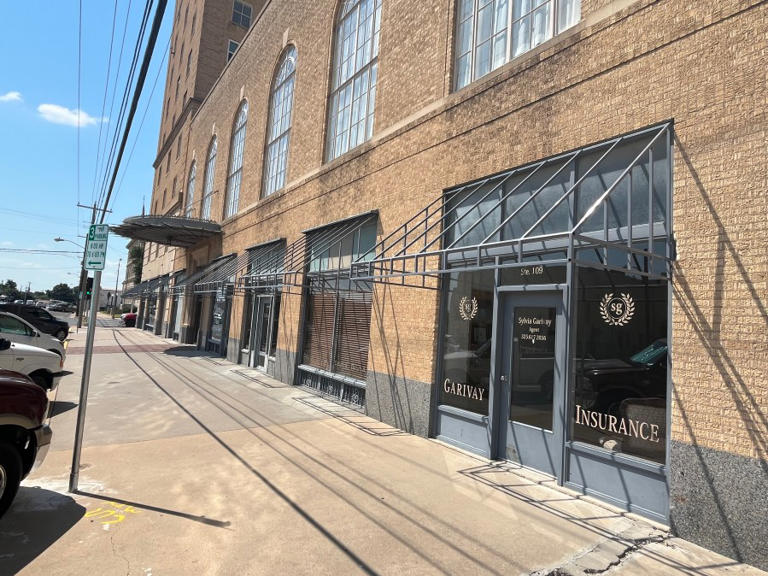 Metal awnings being installed at the Cactus Hotel — how?