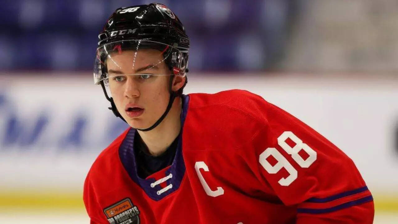 Connor Bedard’s contract extension could wait until 2026 despite Frank Nazar’s $46M deal, says ...