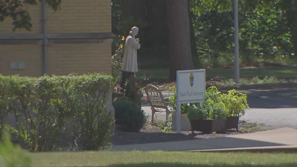 Pittsburgh Synagogue shooting survivor calls for resilience, unity ...