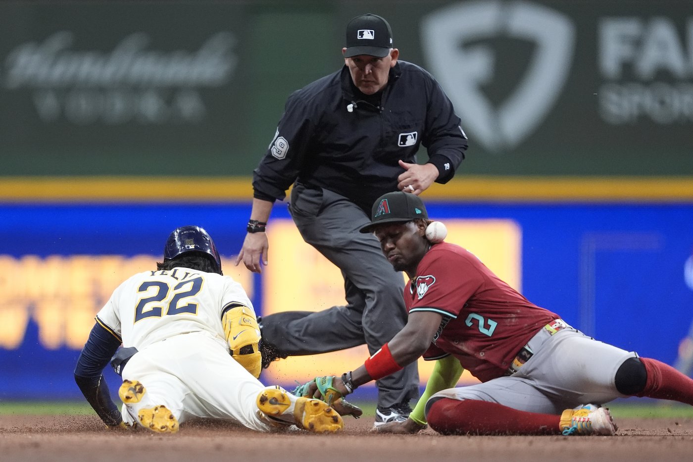 Alexander, Perdomo homer to help the Diamondbacks beat the Brewers, 3-2