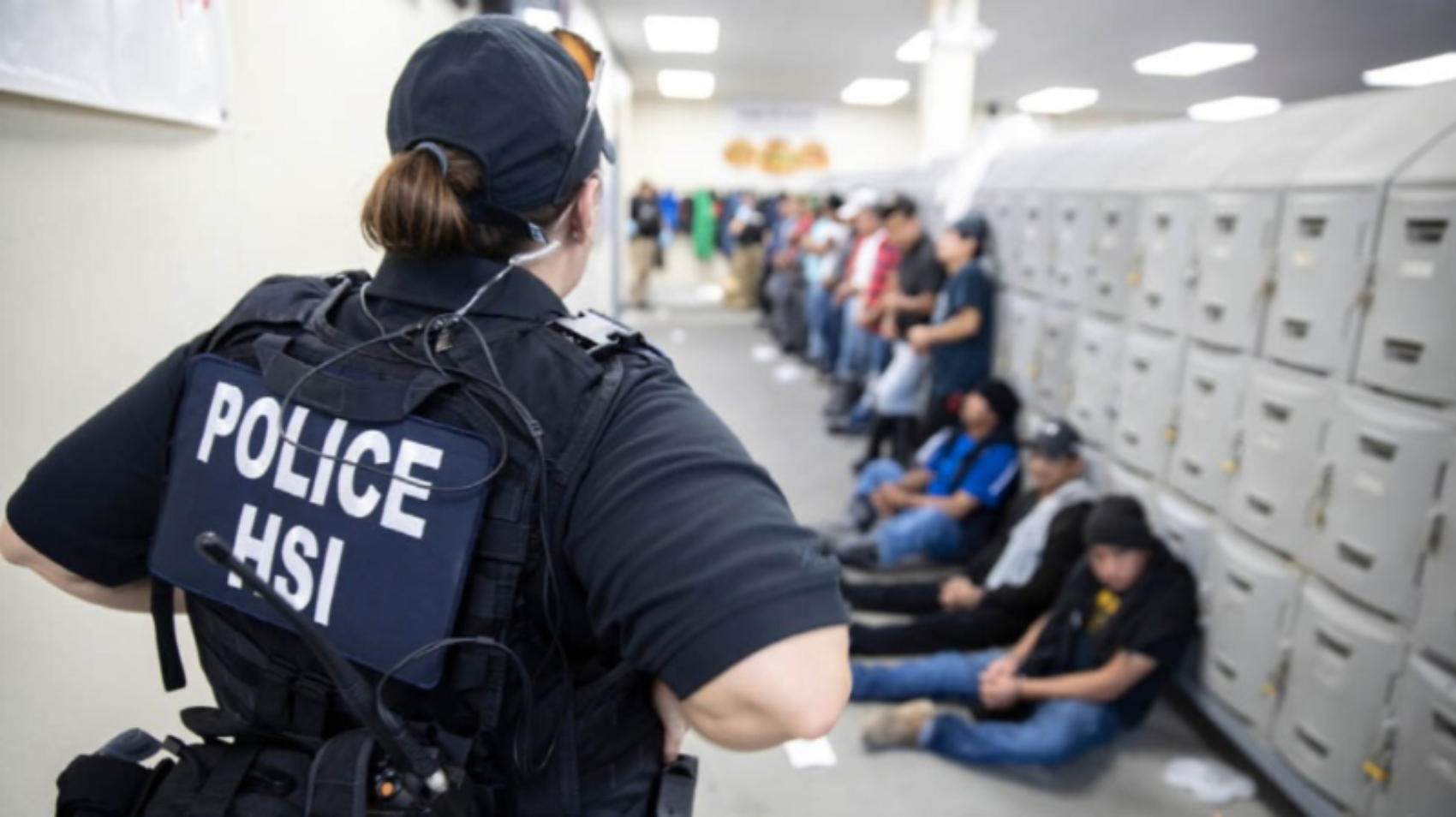 La nueva exigencia para la Green Card reabre el debate migratorio en ...