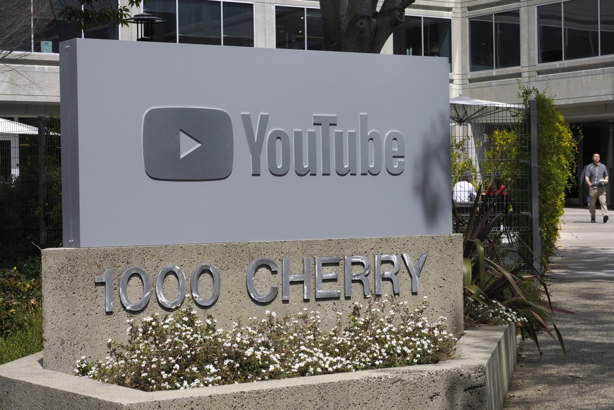 YouTube, Fox reach short-term deal before football starts