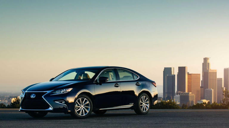 This $20K Used Lexus Hybrid Is a Smarter Buy Than Anything New