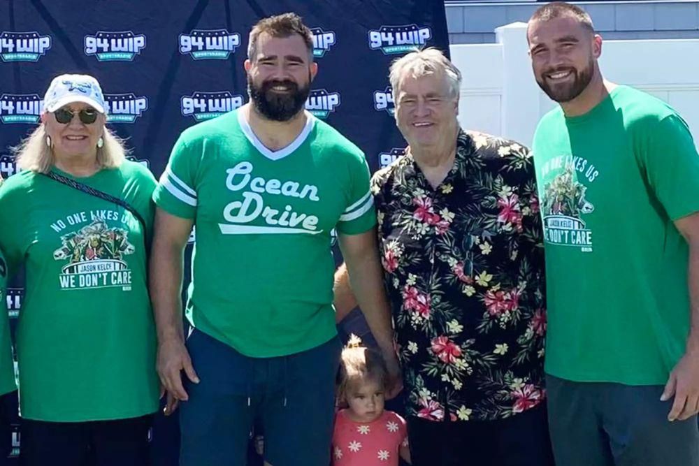 5 Fakta Keluarga Travis Kelce, Calon Suami Taylor Swift