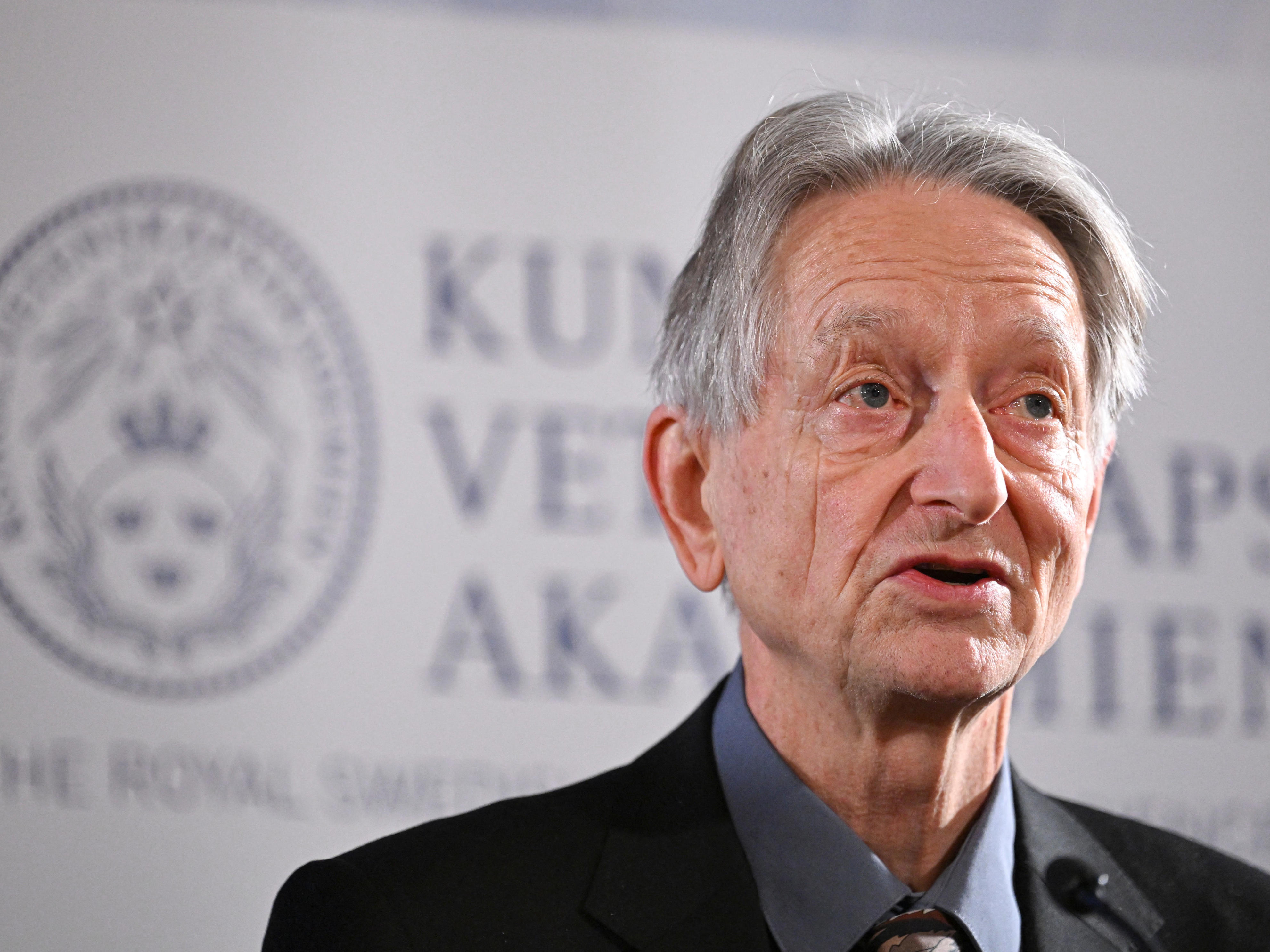 The godfather of AI says the tech is making war easier: Autonomous ...