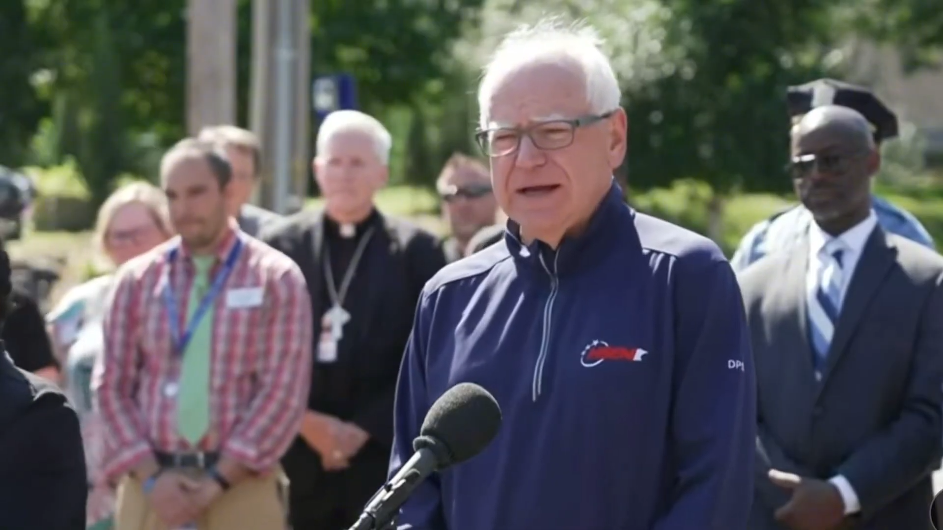 'We Will Stand With This Community': Gov. Tim Walz Holds Press Briefing ...