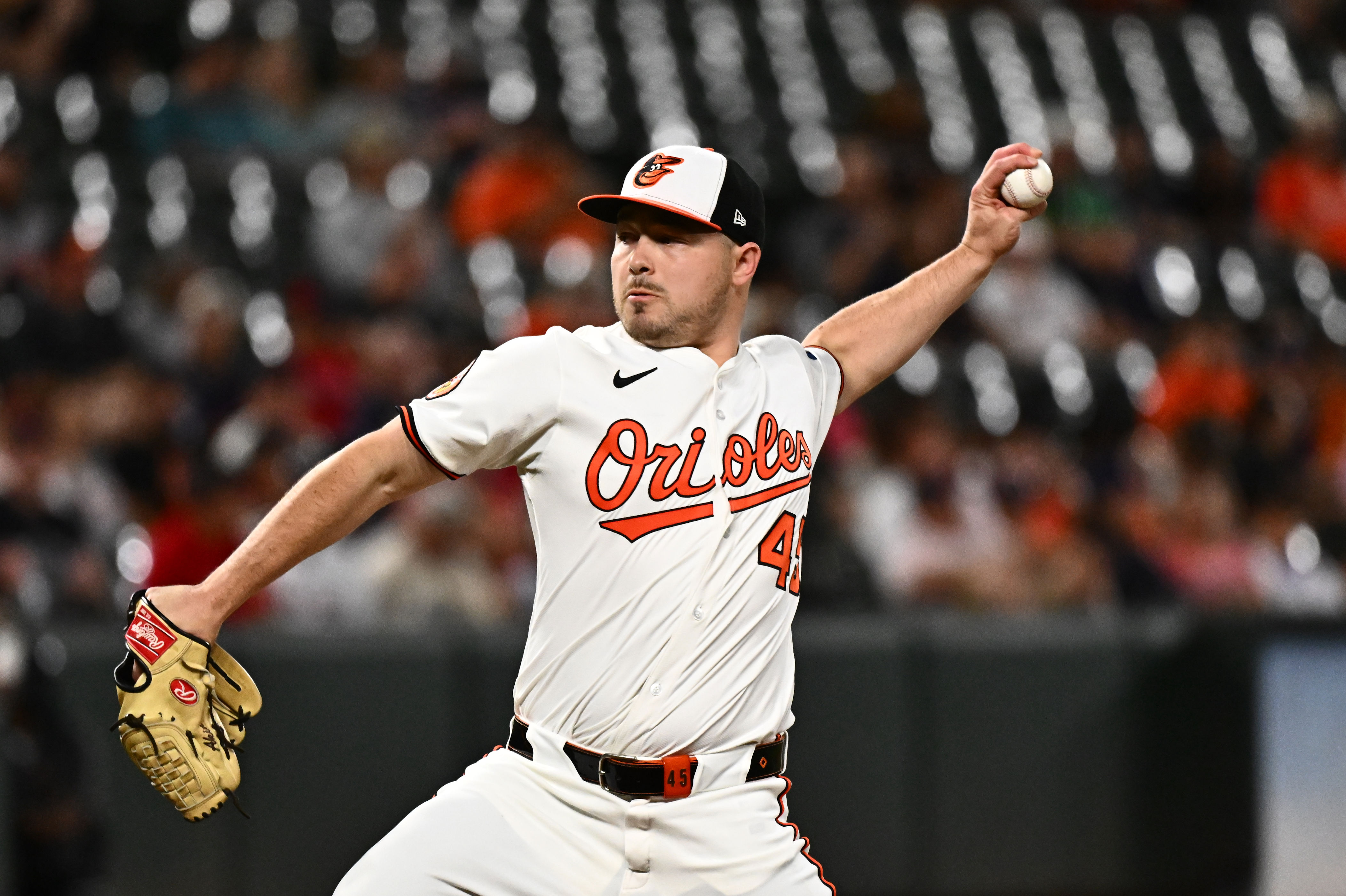 Akin fails to convert 6-out save in 3-2 loss to Red Sox