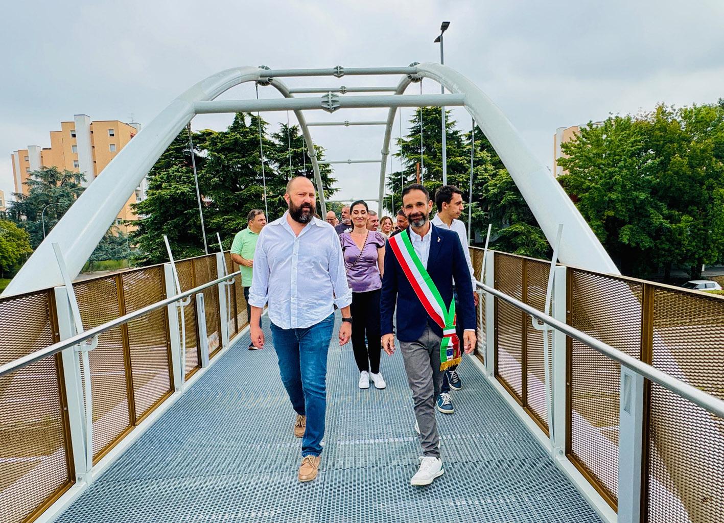 Il ponte sulla Val Tidone inaugurato dopo 7 anni. Ma manca un montascale
