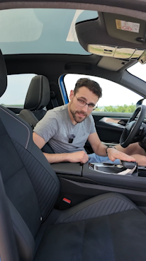 Renault Rafale – Flexible Middle Console Feature