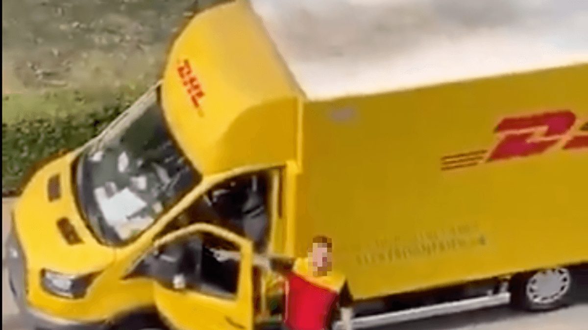 DHL-Fahrer geht mit Faust auf Paar los