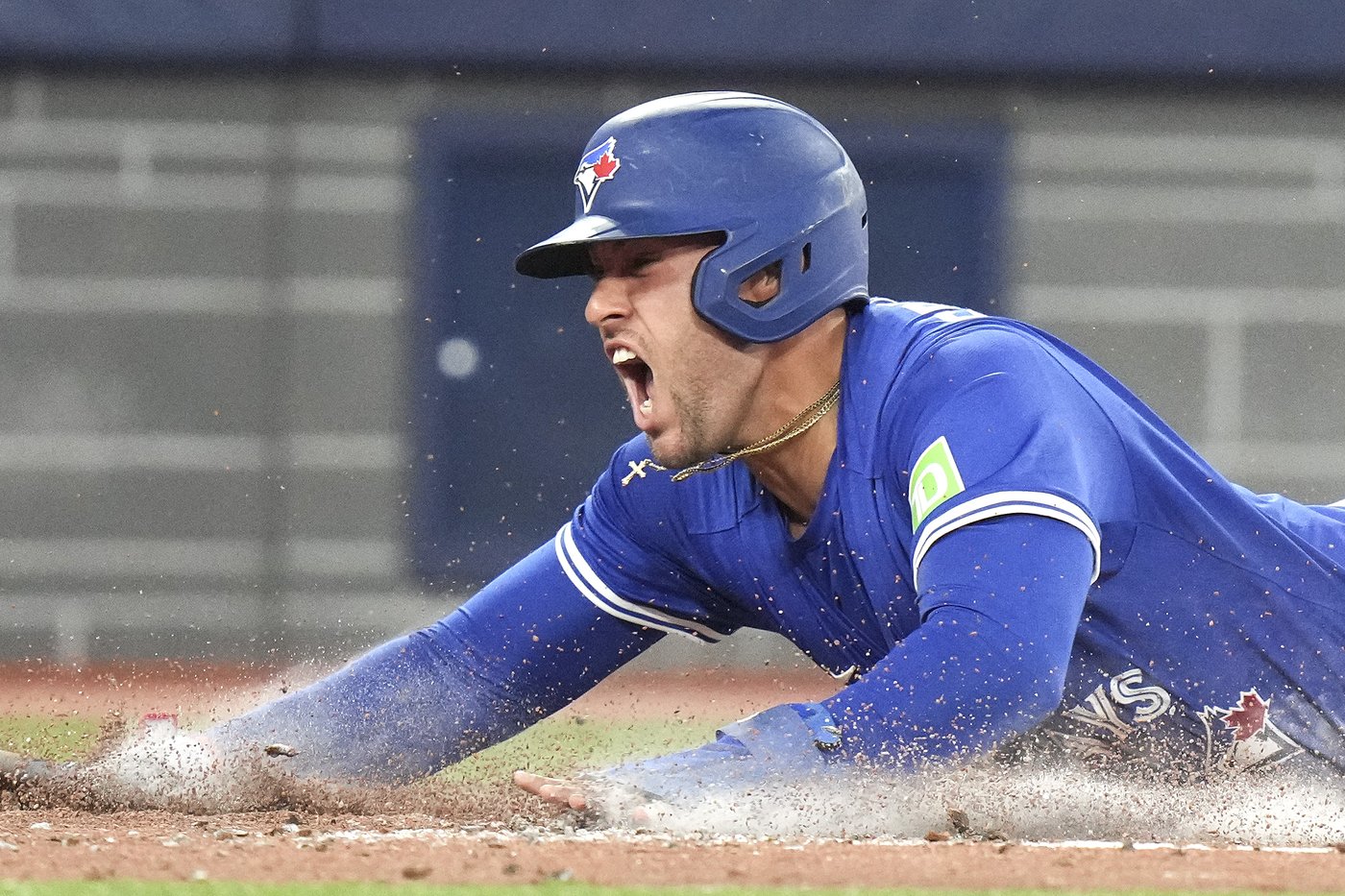 Barger keys three-run eighth inning as Blue Jays come back for 9-8 win over Twins