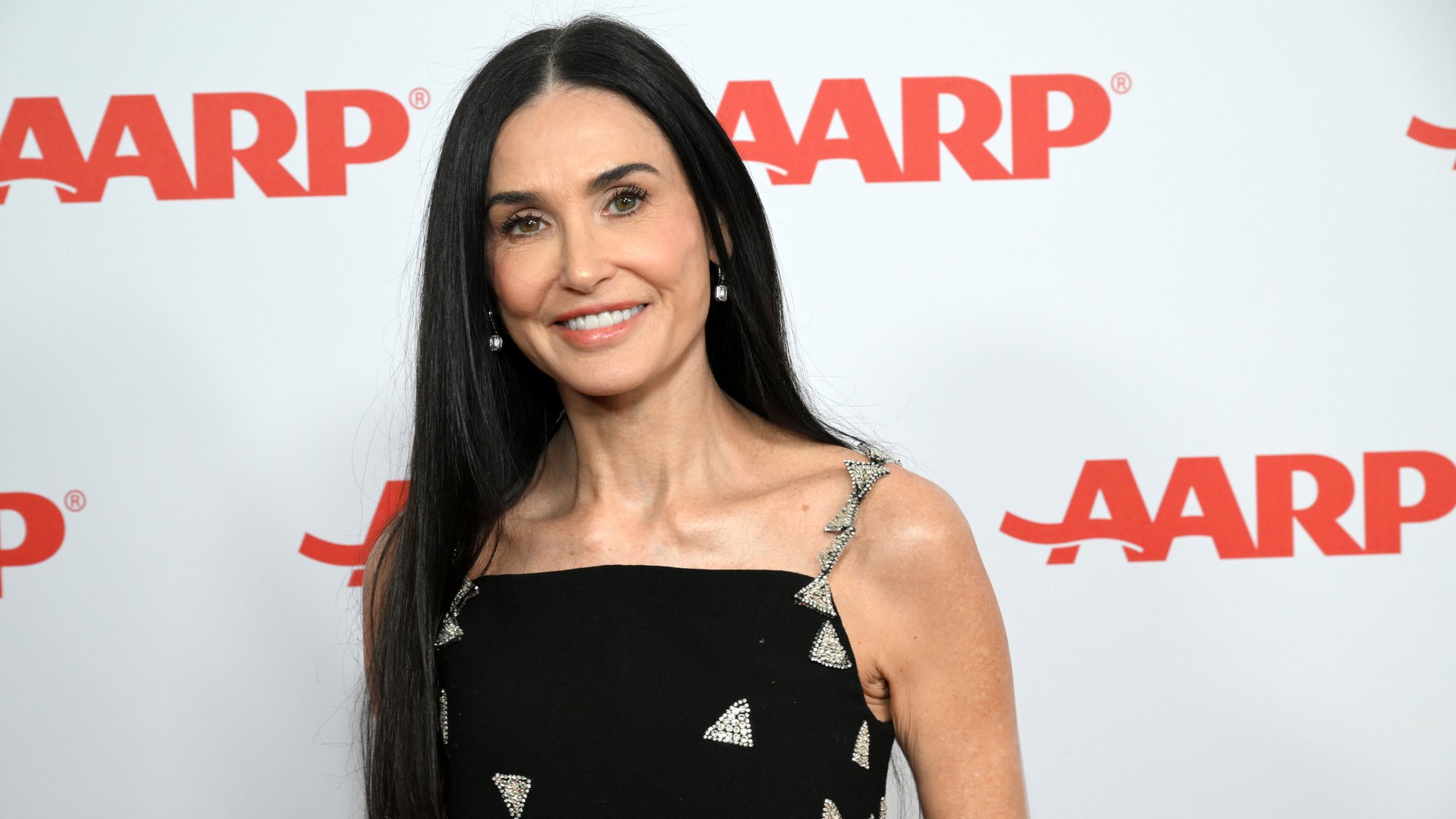 Demi Moore Just Proved Overalls Are the Ultimate Garden Outfit - Get ...