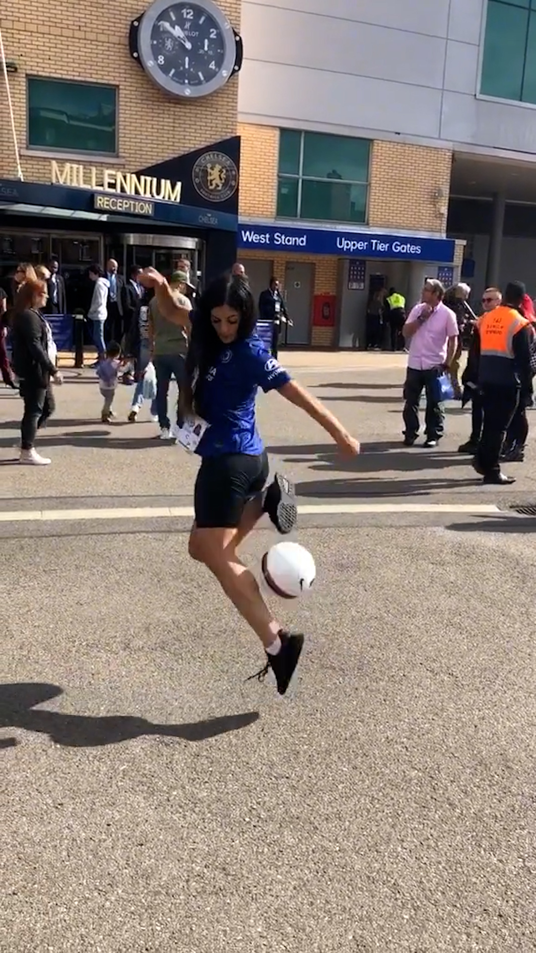 Exploring Creative Ball Juggling Styles – Soccer