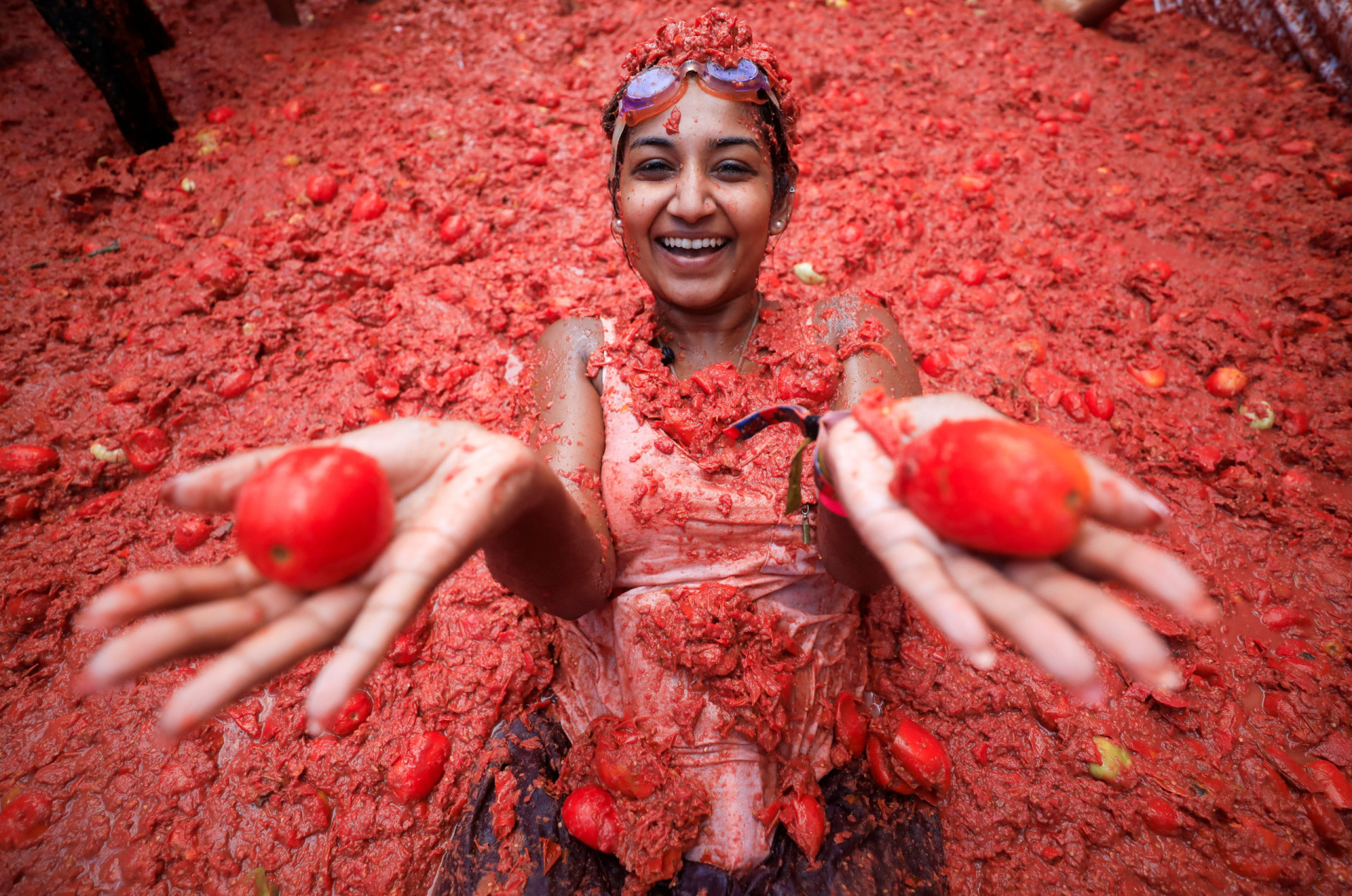 120 tons of tomatoes fly in Spain’s chaotic 'Tomatina' festival
