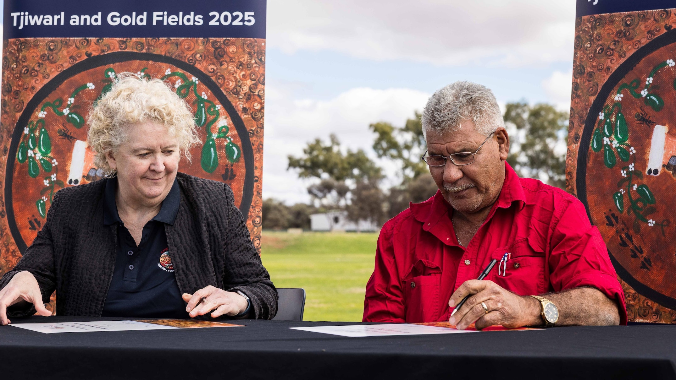 Traditional owners sign native title agreement for Agnew gold mine