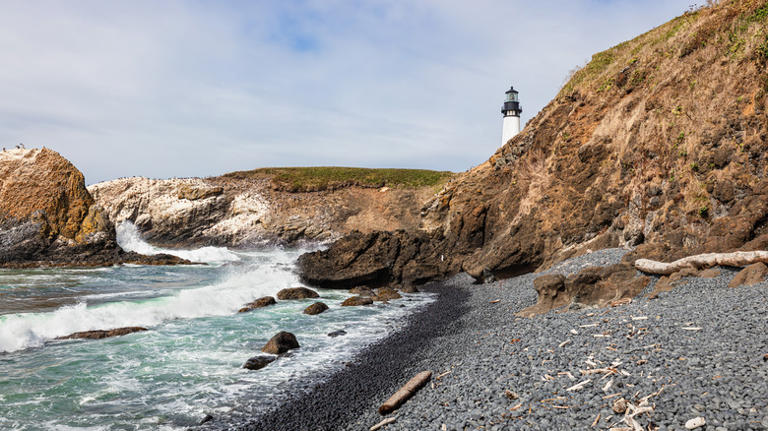 Tucked On Oregon's Coast Is A Scenic Cobbled Beach With Soothing Waves ...